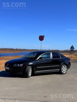 Melns Volvo S40 2005 Jēkabpils, ar dzinēja tilpumu 2.00 L un nobraukumu 326 tūkst. km par 1900 €, foto 3 vietnē AUTOMOTO.COM.LV