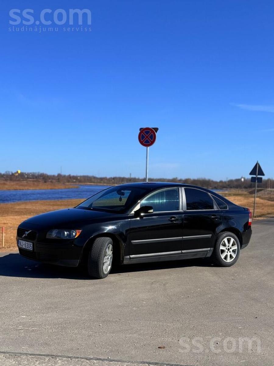 Melns Volvo S40 2005 Jēkabpils, ar dzinēja tilpumu 2.00 L un nobraukumu 326 tūkst. km par 1900 €, foto 3 vietnē AUTOMOTO.COM.LV