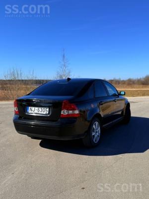 Melns Volvo S40 2005 Jēkabpils, ar dzinēja tilpumu 2.00 L un nobraukumu 326 tūkst. km par 1900 €, foto 5 vietnē AUTOMOTO.COM.LV