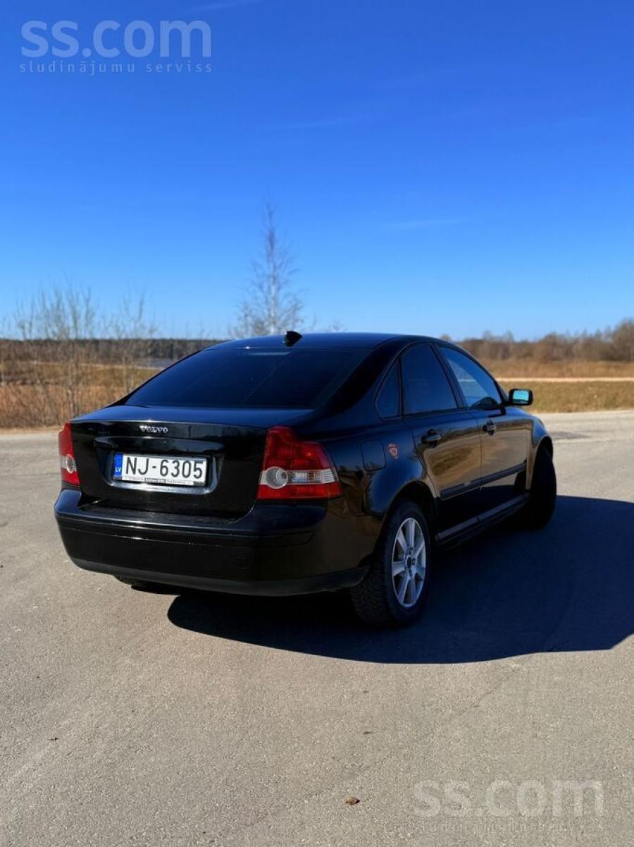 Melns Volvo S40 2005 Jēkabpils, ar dzinēja tilpumu 2.00 L un nobraukumu 326 tūkst. km par 1900 €, foto 5 vietnē AUTOMOTO.COM.LV
