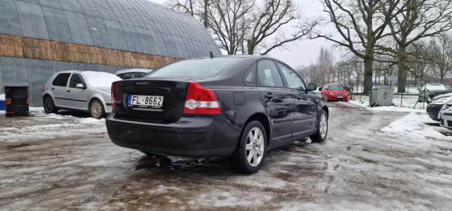 Melns Volvo S40 2005 Valmiera, ar dzinēja tilpumu 2.40 L un nobraukumu 177 tūkst. km par 2100 €, foto 4 vietnē AUTOMOTO.COM.LV