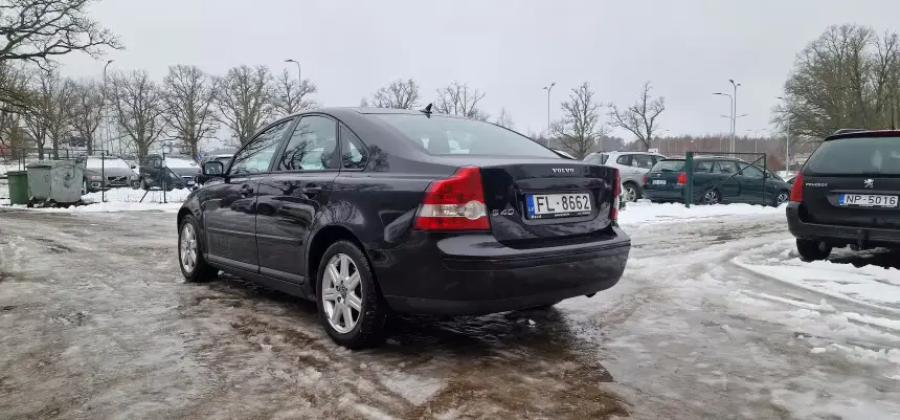 Melns Volvo S40 2005 Valmiera, ar dzinēja tilpumu 2.40 L un nobraukumu 177 tūkst. km par 2100 €, foto 5 vietnē AUTOMOTO.COM.LV