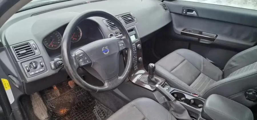 Melns Volvo S40 2005 Valmiera, ar dzinēja tilpumu 2.40 L un nobraukumu 177 tūkst. km par 2100 €, foto 10 vietnē AUTOMOTO.COM.LV