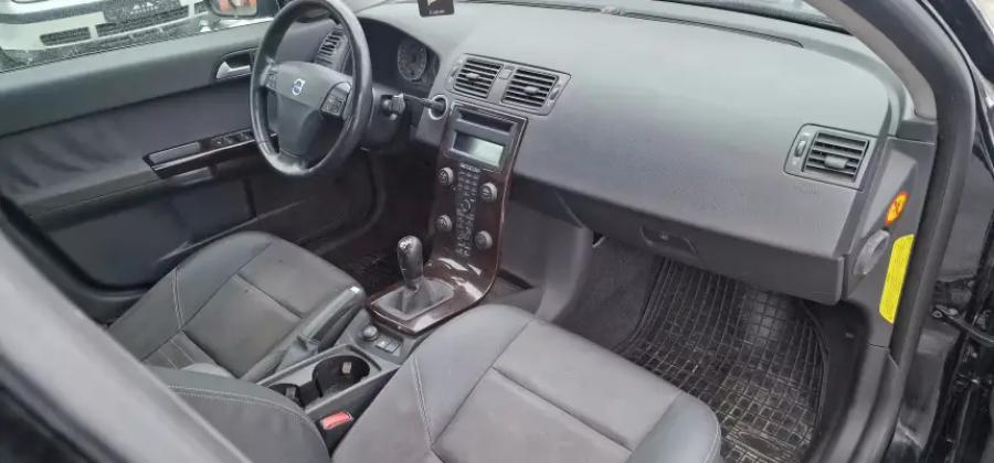 Melns Volvo S40 2005 Valmiera, ar dzinēja tilpumu 2.40 L un nobraukumu 177 tūkst. km par 2100 €, foto 11 vietnē AUTOMOTO.COM.LV