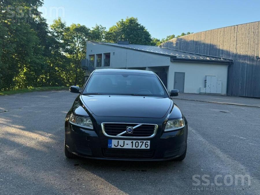 Black Volvo S40 2005 in Talsi, with an engine capacity of 1.60 L and mileage of 212 thousand km for 790 €, photo 4 on AUTOMOTO.COM.LV