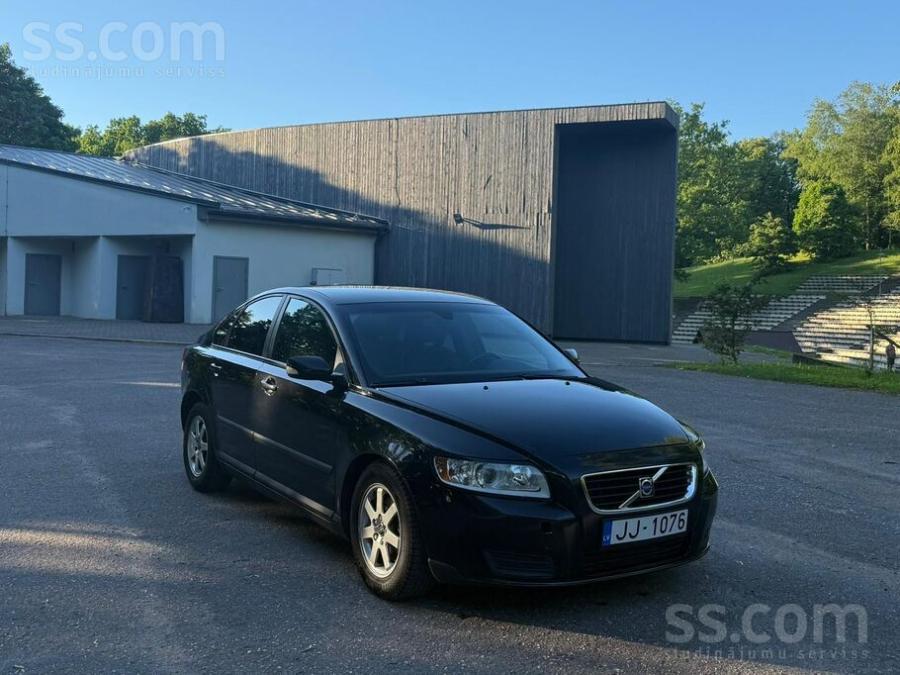 Black Volvo S40 2005 in Talsi, with an engine capacity of 1.60 L and mileage of 212 thousand km for 790 €, photo 5 on AUTOMOTO.COM.LV
