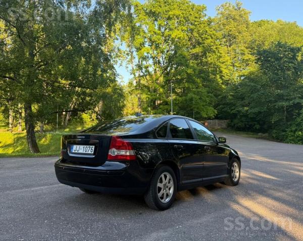Black Volvo S40 2005 in Talsi, with an engine capacity of 1.60 L and mileage of 212 thousand km for 790 €, photo 5 on AUTOMOTO.COM.LV