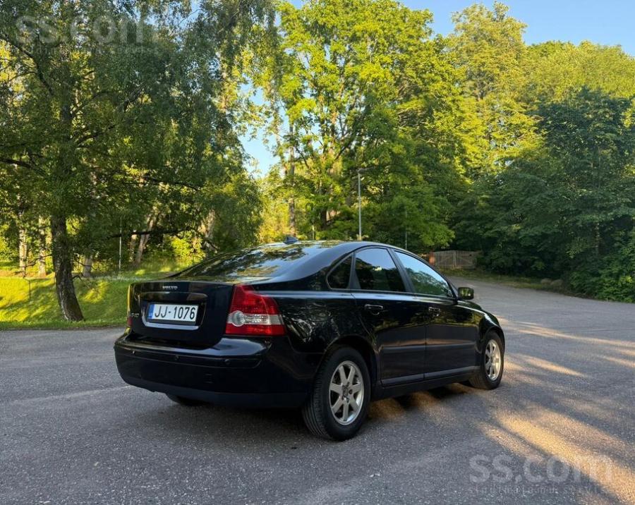 Black Volvo S40 2005 in Talsi, with an engine capacity of 1.60 L and mileage of 212 thousand km for 790 €, photo 6 on AUTOMOTO.COM.LV