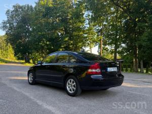 Black Volvo S40 2005 in Talsi, with an engine capacity of 1.60 L and mileage of 212 thousand km for 790 €, photo 7 on AUTOMOTO.COM.LV