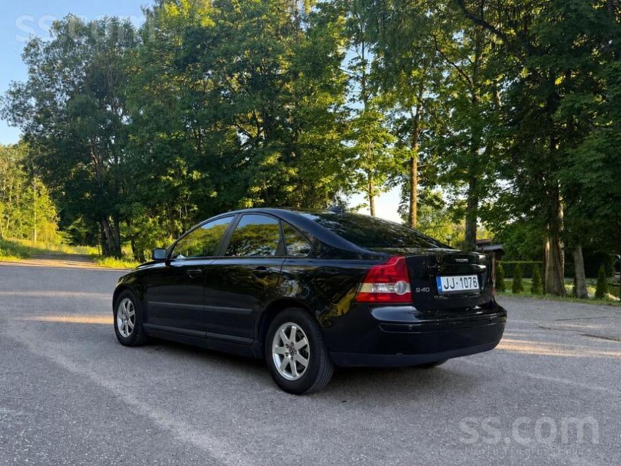 Black Volvo S40 2005 in Talsi, with an engine capacity of 1.60 L and mileage of 212 thousand km for 790 €, photo 7 on AUTOMOTO.COM.LV