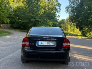 Black Volvo S40 2005 in Talsi, with an engine capacity of 1.60 L and mileage of 212 thousand km for 790 €, photo 8 on AUTOMOTO.COM.LV