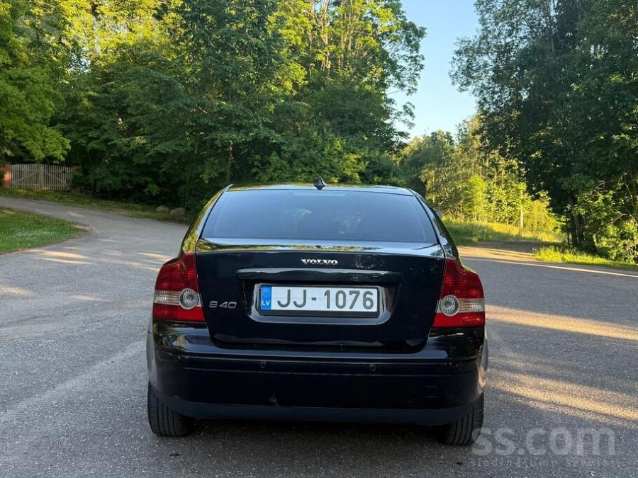 Black Volvo S40 2005 in Talsi, with an engine capacity of 1.60 L and mileage of 212 thousand km for 790 €, photo 8 on AUTOMOTO.COM.LV