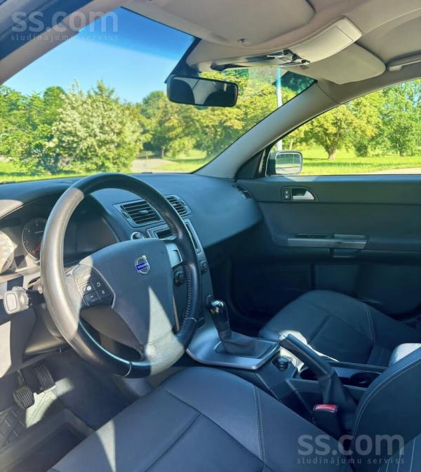 Black Volvo S40 2005 in Talsi, with an engine capacity of 1.60 L and mileage of 212 thousand km for 790 €, photo 9 on AUTOMOTO.COM.LV