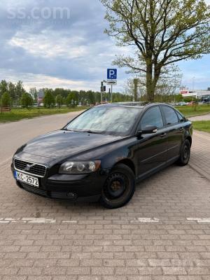 Black Volvo S40 2005 in Riga, with an engine capacity of 2.00 L and mileage of 290 thousand km for 1600 €, photo  on AUTOMOTO.COM.LV