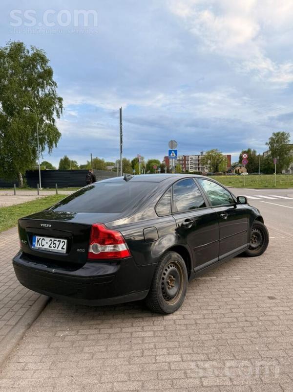 Black Volvo S40 2005 in Riga, with an engine capacity of 2.00 L and mileage of 290 thousand km for 1600 €, photo 3 on AUTOMOTO.COM.LV