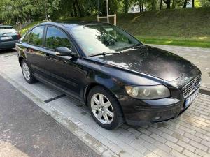 Melns Volvo S40 2005 Viļņa, ar dzinēja tilpumu 2.44 L un nobraukumu 300 tūkst. km par 1600 €, foto 3 vietnē AUTOMOTO.COM.LV