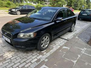 Melns Volvo S40 2005 Viļņa, ar dzinēja tilpumu 2.44 L un nobraukumu 300 tūkst. km par 1600 €, foto 4 vietnē AUTOMOTO.COM.LV