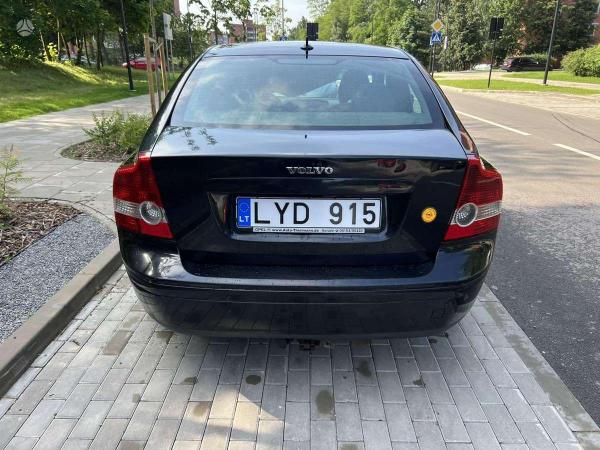 Melns Volvo S40 2005 Viļņa, ar dzinēja tilpumu 2.44 L un nobraukumu 300 tūkst. km par 1600 €, foto 4 vietnē AUTOMOTO.COM.LV