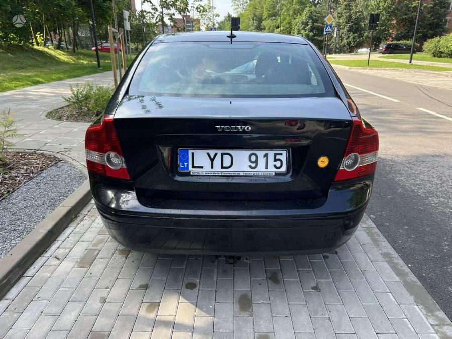 Melns Volvo S40 2005 Viļņa, ar dzinēja tilpumu 2.44 L un nobraukumu 300 tūkst. km par 1600 €, foto 5 vietnē AUTOMOTO.COM.LV