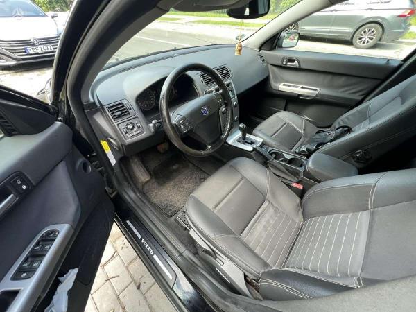 Melns Volvo S40 2005 Viļņa, ar dzinēja tilpumu 2.44 L un nobraukumu 300 tūkst. km par 1600 €, foto 8 vietnē AUTOMOTO.COM.LV