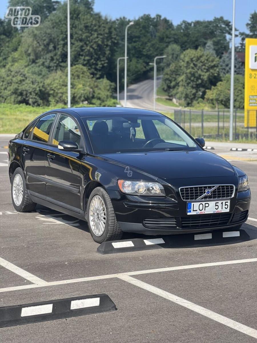Melns Volvo S40 2005 Kauņa, ar dzinēja tilpumu 1.60 L un nobraukumu 300 tūkst. km par 2000 €, foto 1 vietnē AUTOMOTO.COM.LV