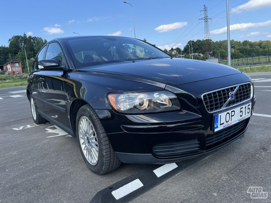 Melns Volvo S40 2005 Kauņa, ar dzinēja tilpumu 1.60 L un nobraukumu 300 tūkst. km par 2000 €, foto 3 vietnē AUTOMOTO.COM.LV