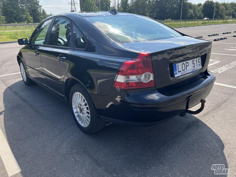 Melns Volvo S40 2005 Kauņa, ar dzinēja tilpumu 1.60 L un nobraukumu 300 tūkst. km par 2000 €, foto 8 vietnē AUTOMOTO.COM.LV