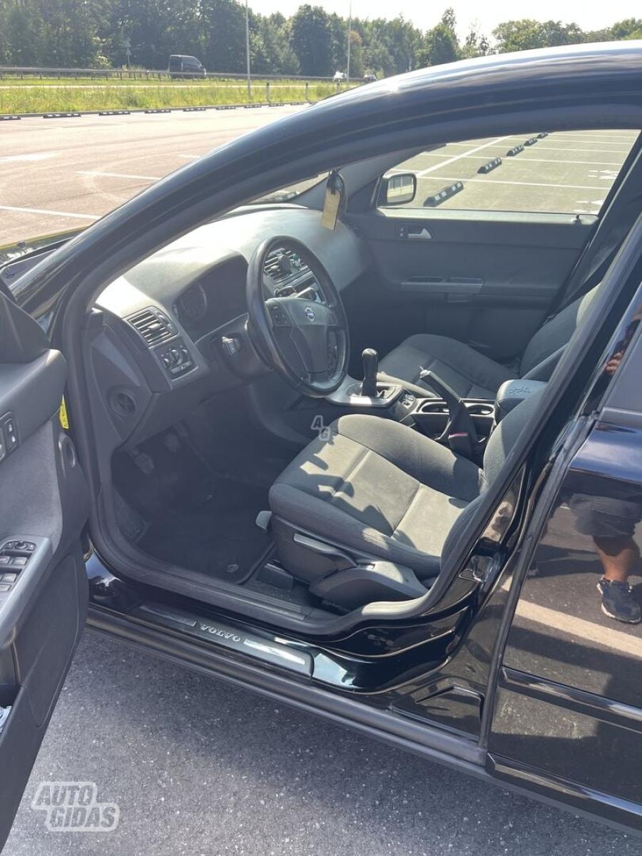 Melns Volvo S40 2005 Kauņa, ar dzinēja tilpumu 1.60 L un nobraukumu 300 tūkst. km par 2000 €, foto 13 vietnē AUTOMOTO.COM.LV