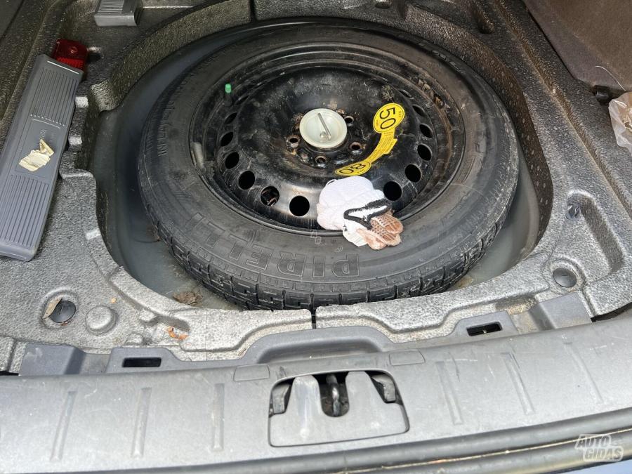 Melns Volvo S40 2005 Kauņa, ar dzinēja tilpumu 1.60 L un nobraukumu 300 tūkst. km par 2000 €, foto 17 vietnē AUTOMOTO.COM.LV