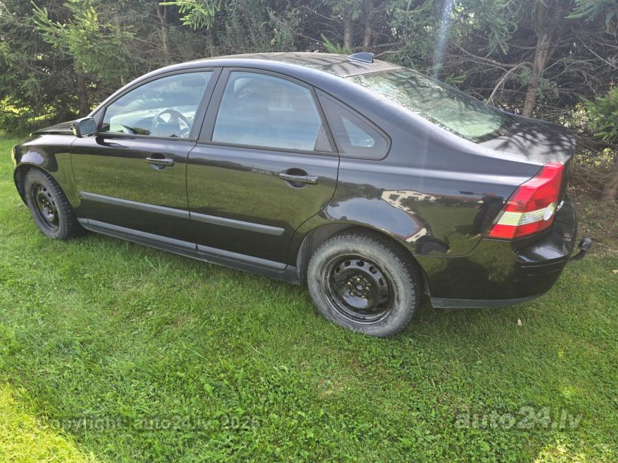 Black Volvo S40 2005 in Tallinn, with an engine capacity of 1.80 L and mileage of 210 thousand km for 2500 €, photo 3 on AUTOMOTO.COM.LV