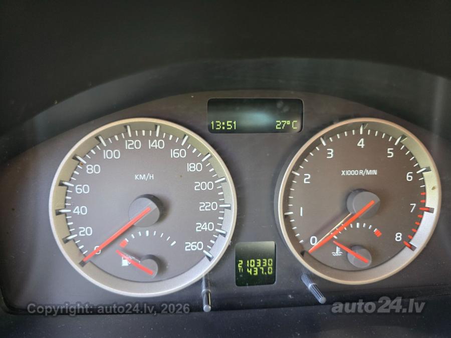 Black Volvo S40 2005 in Tallinn, with an engine capacity of 1.80 L and mileage of 210 thousand km for 2500 €, photo 4 on AUTOMOTO.COM.LV