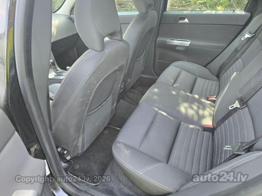 Black Volvo S40 2005 in Tallinn, with an engine capacity of 1.80 L and mileage of 210 thousand km for 2500 €, photo 6 on AUTOMOTO.COM.LV
