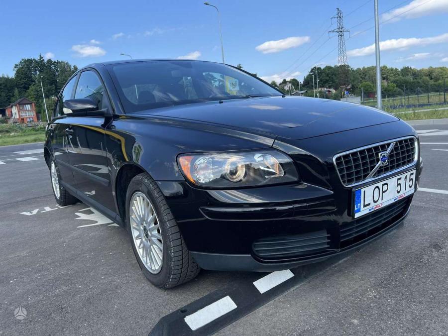 Melns Volvo S40 2005 Kauņa, ar dzinēja tilpumu 1.56 L un nobraukumu 300 tūkst. km par 1600 €, foto 3 vietnē AUTOMOTO.COM.LV