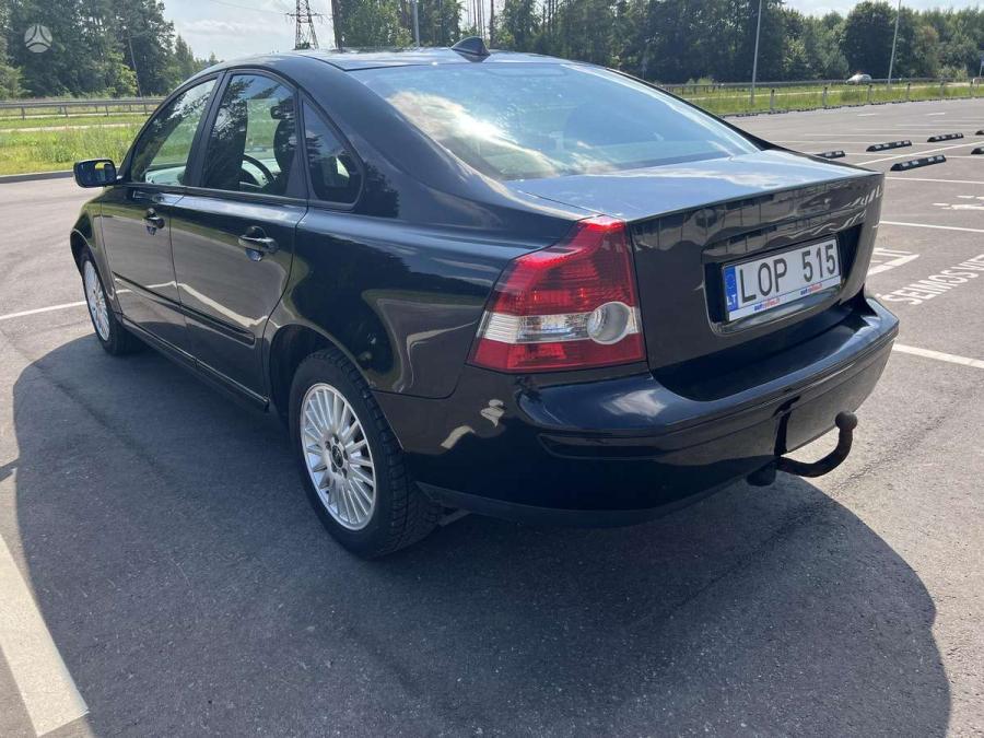 Melns Volvo S40 2005 Kauņa, ar dzinēja tilpumu 1.56 L un nobraukumu 300 tūkst. km par 1600 €, foto 8 vietnē AUTOMOTO.COM.LV