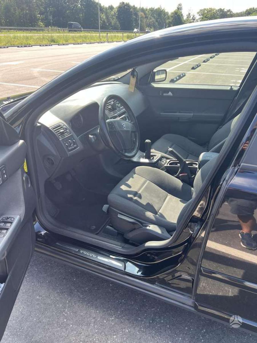 Melns Volvo S40 2005 Kauņa, ar dzinēja tilpumu 1.56 L un nobraukumu 300 tūkst. km par 1600 €, foto 12 vietnē AUTOMOTO.COM.LV