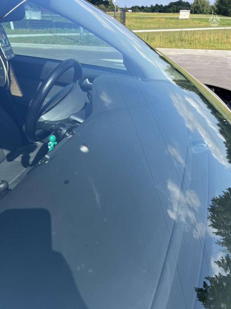 Melns Volvo S40 2005 Kauņa, ar dzinēja tilpumu 1.56 L un nobraukumu 300 tūkst. km par 1600 €, foto 18 vietnē AUTOMOTO.COM.LV