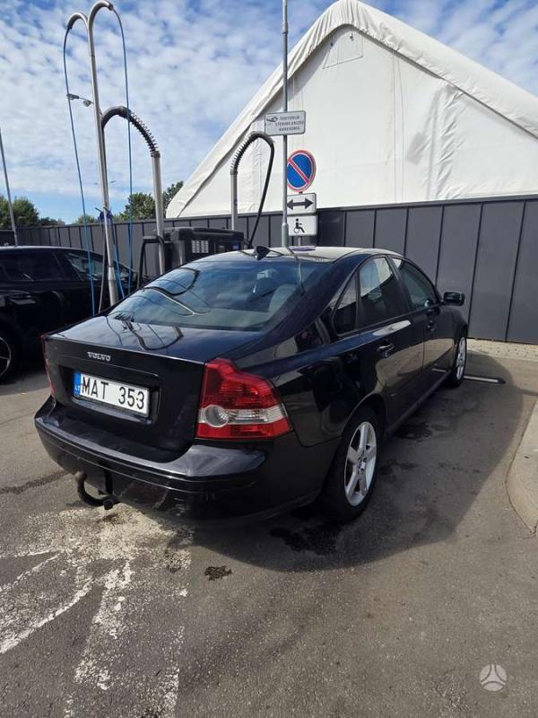Melns Volvo S40 2005 Klaipėda, ar dzinēja tilpumu 2.00 L un nobraukumu 354 tūkst. km par 1200 €, foto 3 vietnē AUTOMOTO.COM.LV