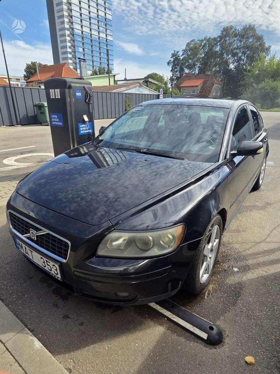 Melns Volvo S40 2005 Klaipėda, ar dzinēja tilpumu 2.00 L un nobraukumu 354 tūkst. km par 1200 €, foto 5 vietnē AUTOMOTO.COM.LV