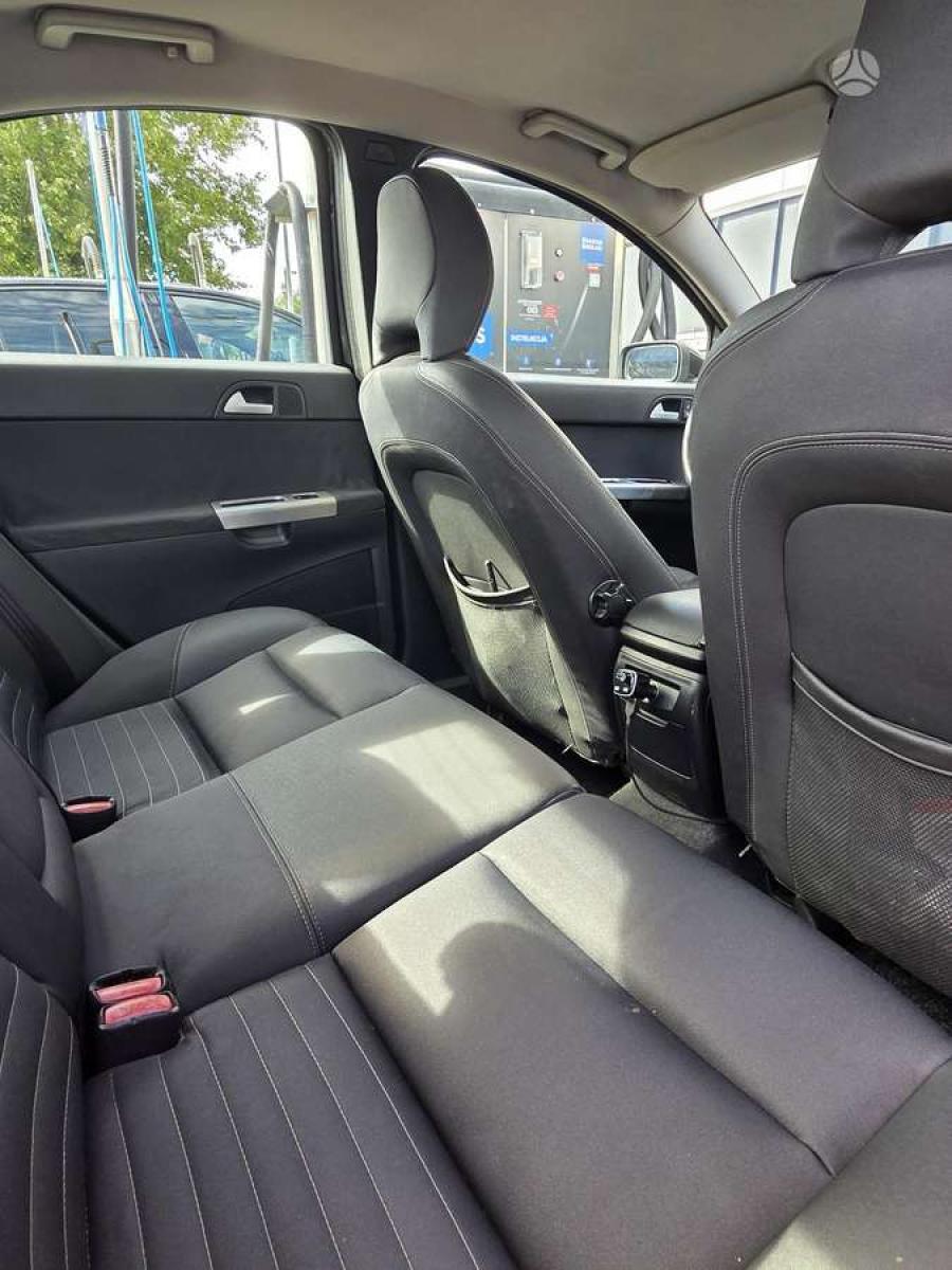 Melns Volvo S40 2005 Klaipėda, ar dzinēja tilpumu 2.00 L un nobraukumu 354 tūkst. km par 1200 €, foto 10 vietnē AUTOMOTO.COM.LV