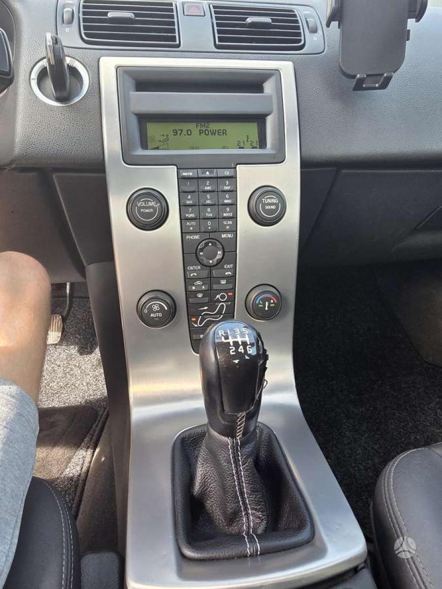 Melns Volvo S40 2005 Klaipėda, ar dzinēja tilpumu 2.00 L un nobraukumu 354 tūkst. km par 1200 €, foto 17 vietnē AUTOMOTO.COM.LV