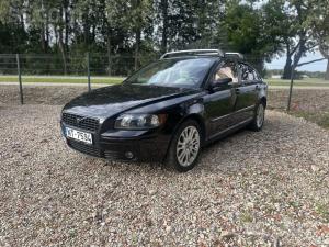 Melns Volvo S40 2005 Cēsis, ar dzinēja tilpumu 2.00 L un nobraukumu 0 tūkst. km par 3700 €, foto  vietnē AUTOMOTO.COM.LV