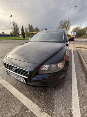 Melns Volvo S40 2005 Ventspils, ar dzinēja tilpumu 2.00 L un nobraukumu 286 tūkst. km par 2500 €, foto  vietnē AUTOMOTO.COM.LV