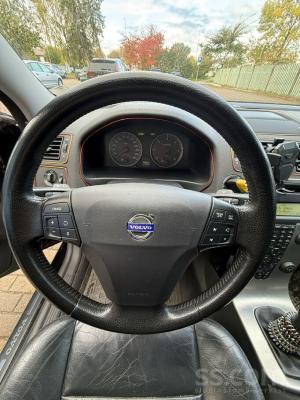 Black Volvo S40 2005 in Ventspils, with an engine capacity of 2.00 L and mileage of 286 thousand km for 2500 €, photo 5 on AUTOMOTO.COM.LV