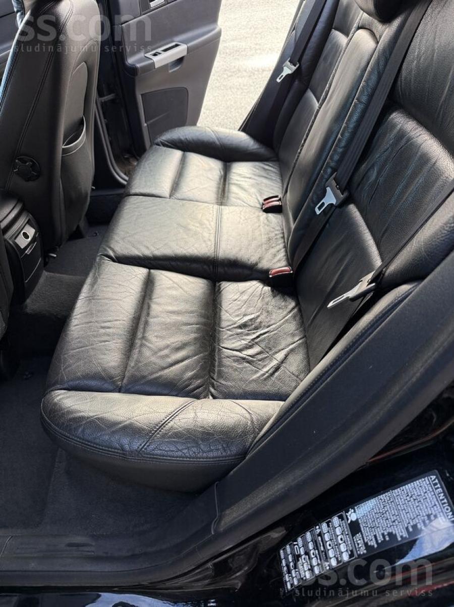 Black Volvo S40 2005 in Ventspils, with an engine capacity of 2.00 L and mileage of 286 thousand km for 2500 €, photo 6 on AUTOMOTO.COM.LV