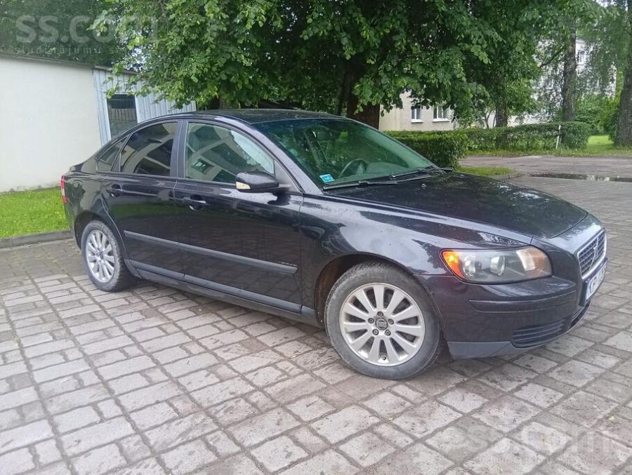 Black Volvo S40 2006 in Jelgava, with an engine capacity of 2.00 L and mileage of 329 thousand km for 1300 €, photo 1 on AUTOMOTO.COM.LV