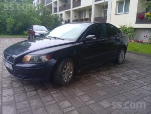 Black Volvo S40 2006 in Jelgava, with an engine capacity of 2.00 L and mileage of 329 thousand km for 1300 €, photo 3 on AUTOMOTO.COM.LV