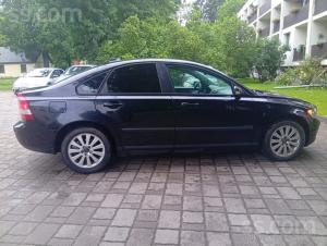 Black Volvo S40 2006 in Jelgava, with an engine capacity of 2.00 L and mileage of 329 thousand km for 1300 €, photo 4 on AUTOMOTO.COM.LV