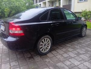 Black Volvo S40 2006 in Jelgava, with an engine capacity of 2.00 L and mileage of 329 thousand km for 1300 €, photo 6 on AUTOMOTO.COM.LV