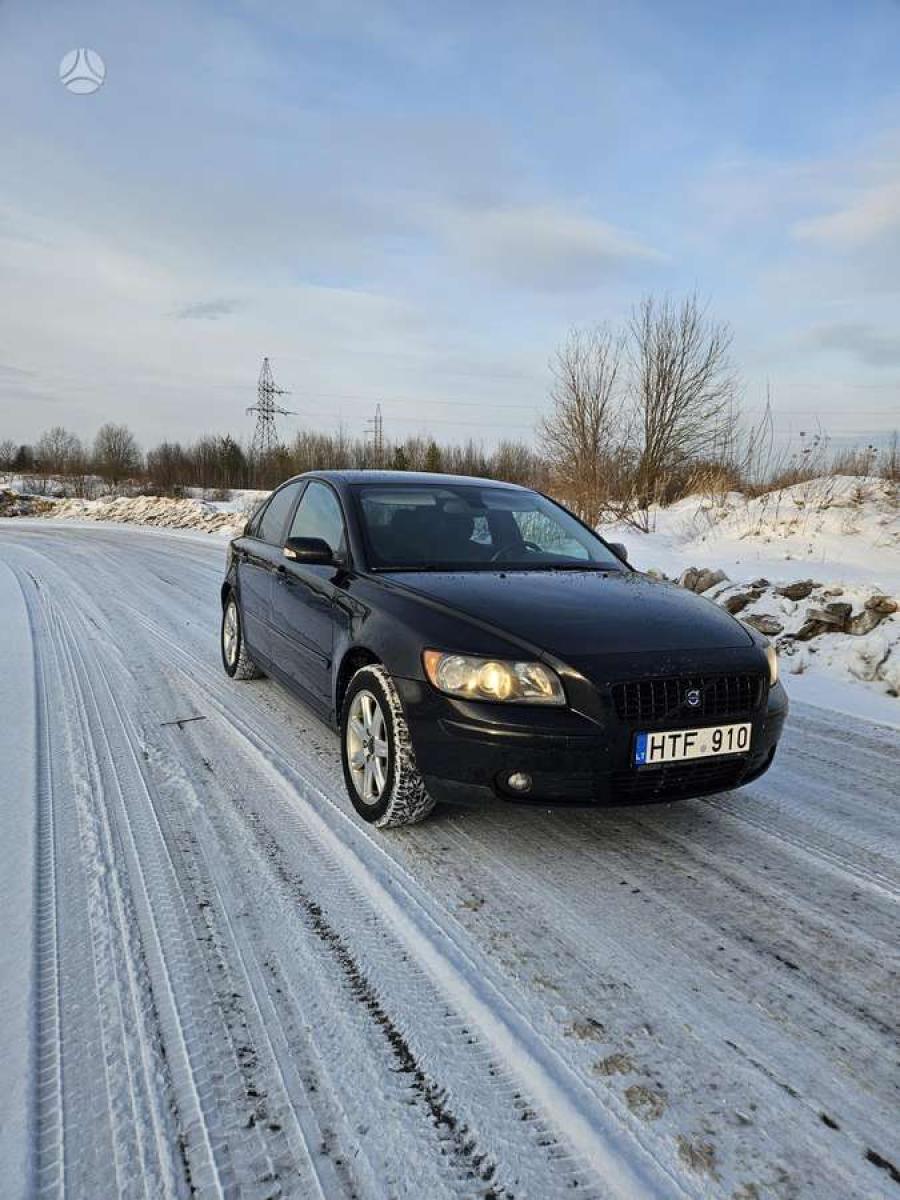 Black Volvo S40 2006 in Trakai, with an engine capacity of 1.56 L and mileage of 297 thousand km for 1250 €, photo 1 on AUTOMOTO.COM.LV