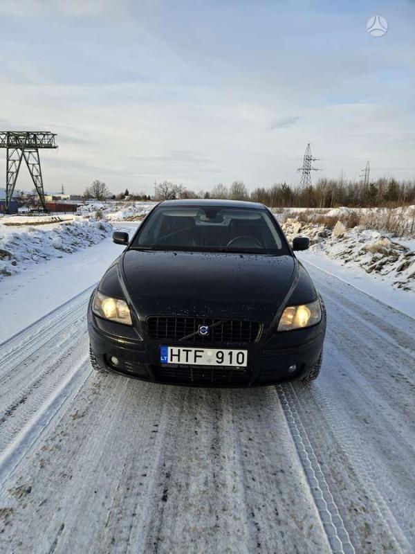 Black Volvo S40 2006 in Trakai, with an engine capacity of 1.56 L and mileage of 297 thousand km for 1250 €, photo 2 on AUTOMOTO.COM.LV